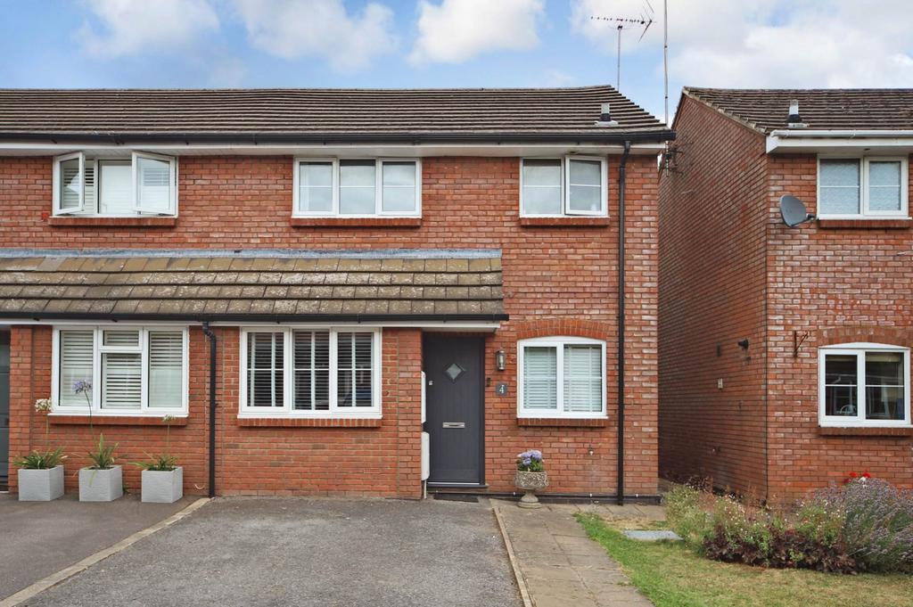 Meadowbrook, Tring 3 bed semi-detached house - £495,000