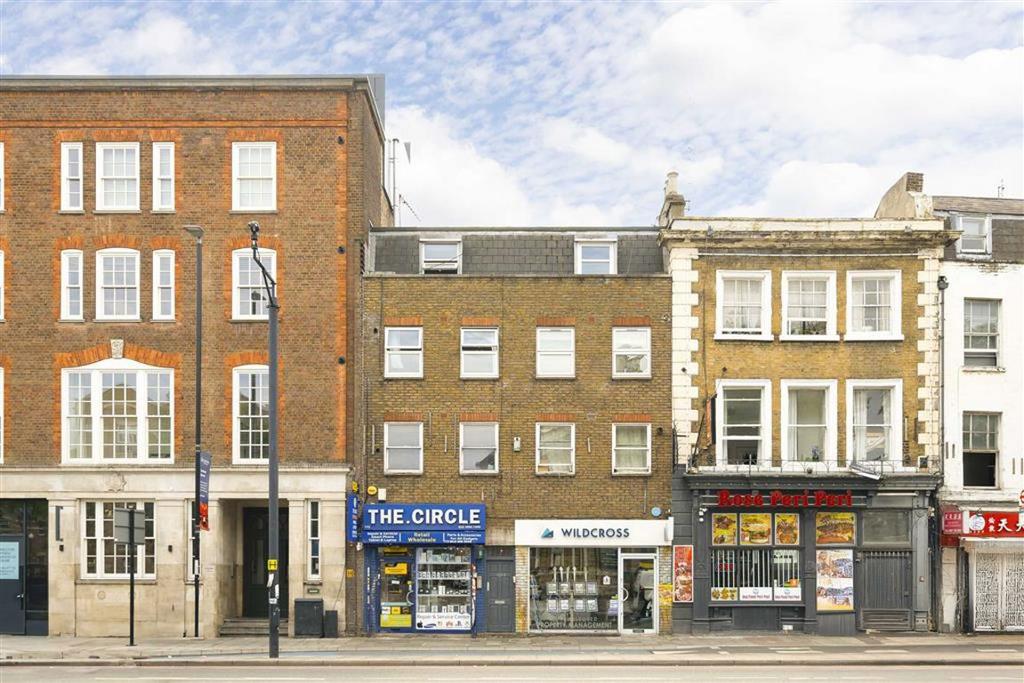 Mile End Road, London E1 1 bed flat for sale - £300,000
