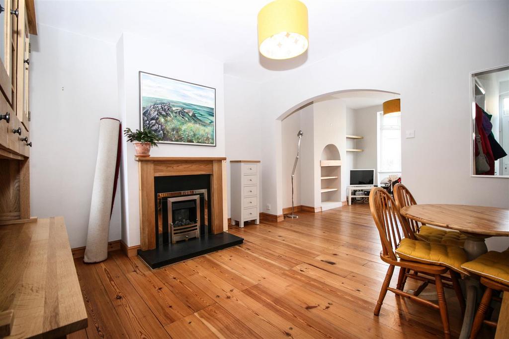 Linden Road, Bearwood 2 bed terraced house to rent - £1,150 pcm (£265 pw)