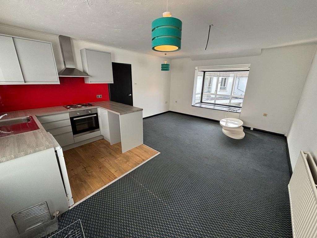 Silverdale Road, Eastbourne BN20 3 bed flat to rent - £1,300 pcm (£300 pw)