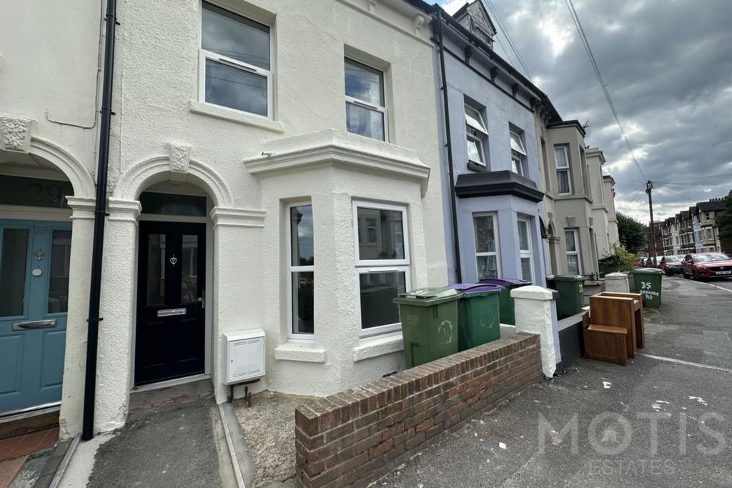Broadmead Road, Folkestone, CT19 3 bed house - £1,250 pcm (£288 pw)