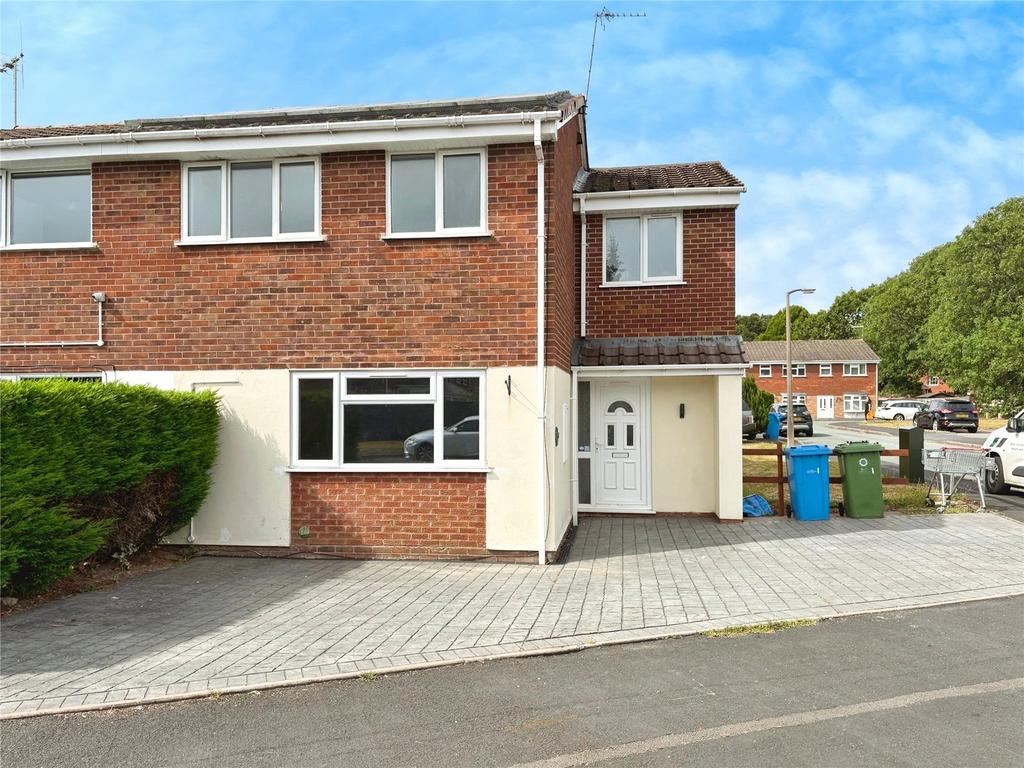 Sedgefield Grove, Wolverhampton WV6 4 bed semi-detached house to rent ...