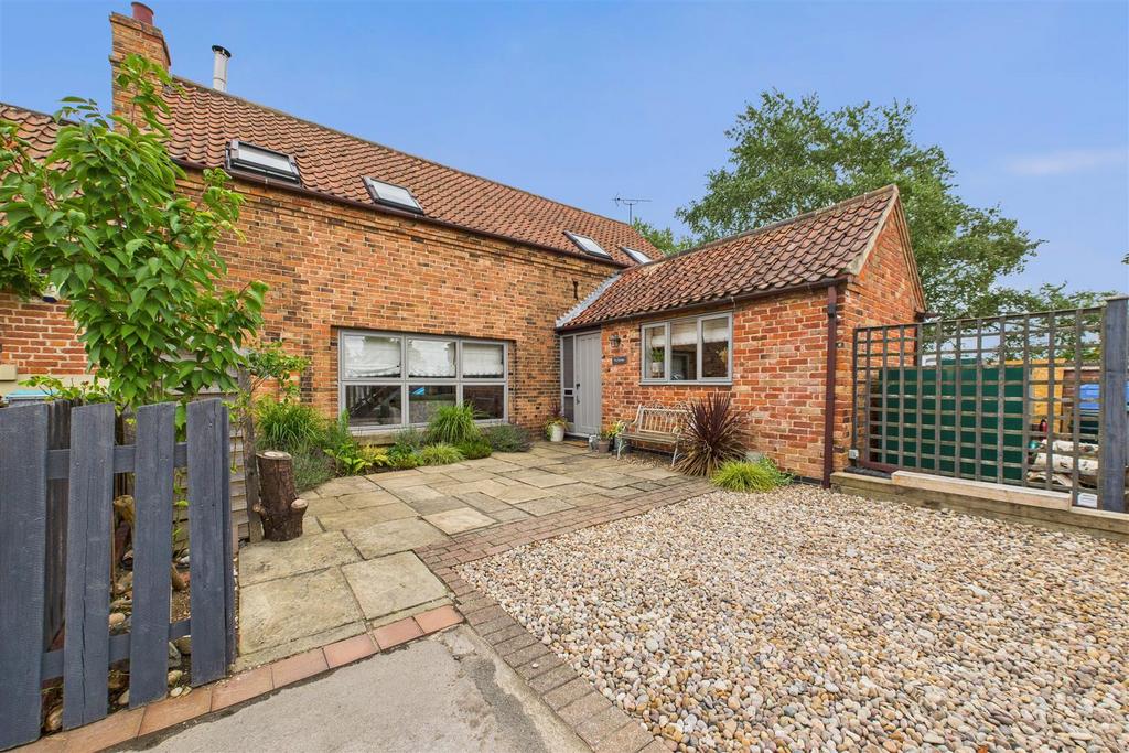 Staythorpe Road, Staythorpe 3 bed barn conversion - £400,000