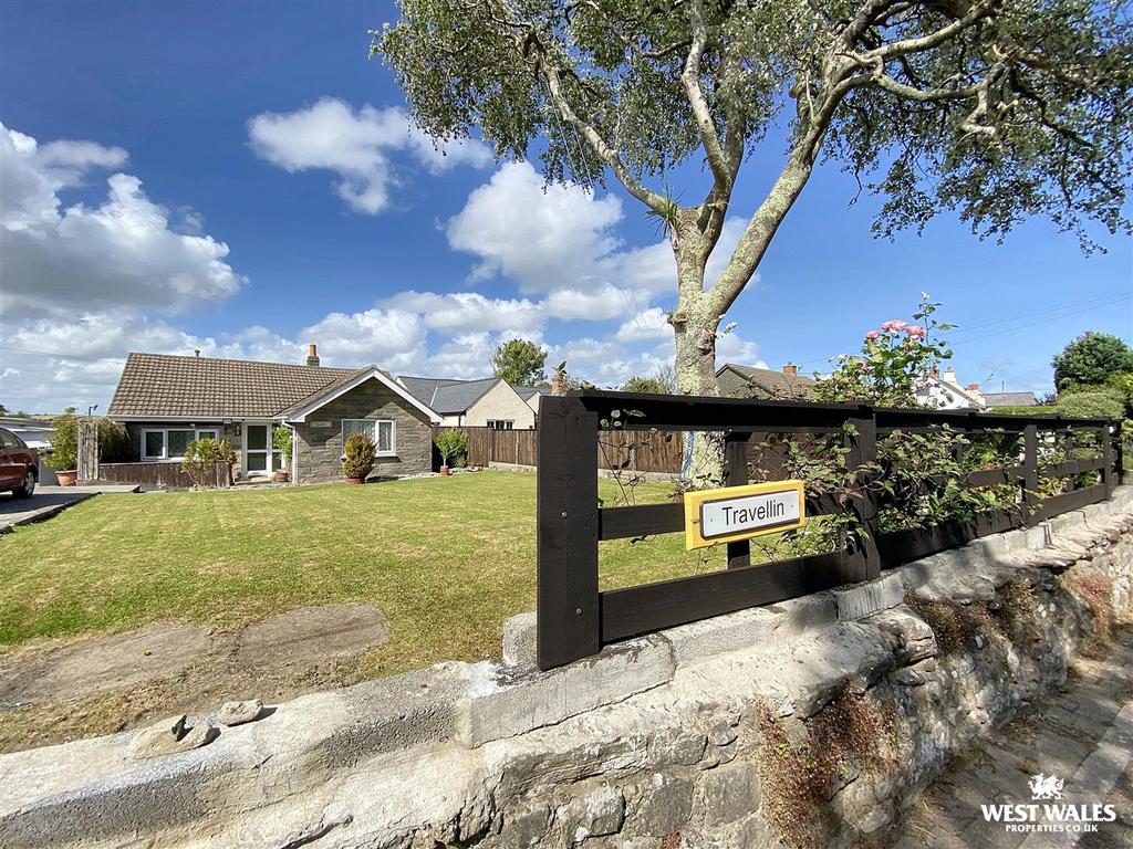 Jameston, Tenby 3 bed detached bungalow for sale - £245,000