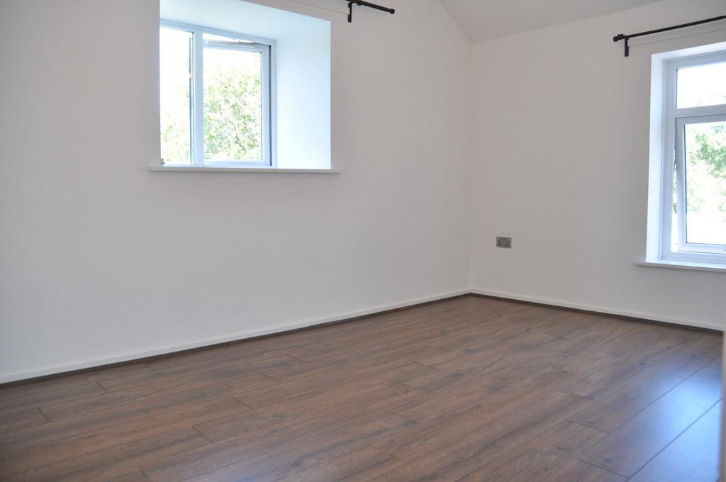 Flat 6, Mona House, Llangefni, LL77 7DU 1 bed apartment - £595 pcm (£ ...