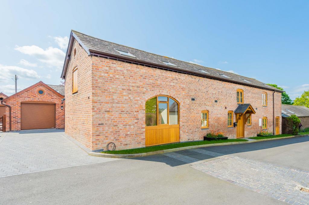 Leighton, Welshpool SY21 4 bed barn conversion for sale - £475,000