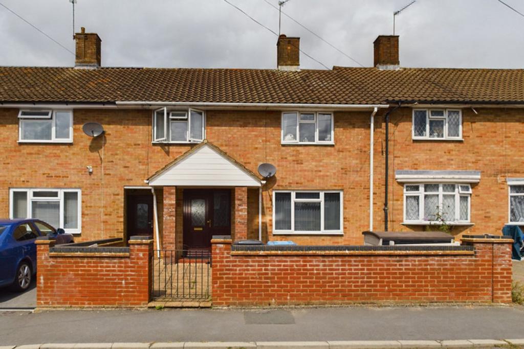 Honeycross Road, Hemel Hempstead, HP1 4 bed terraced house to rent - £ ...