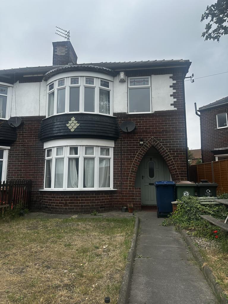 York Road, Redcar TS10 3 bed semi-detached house - £850 pcm (£196 pw)