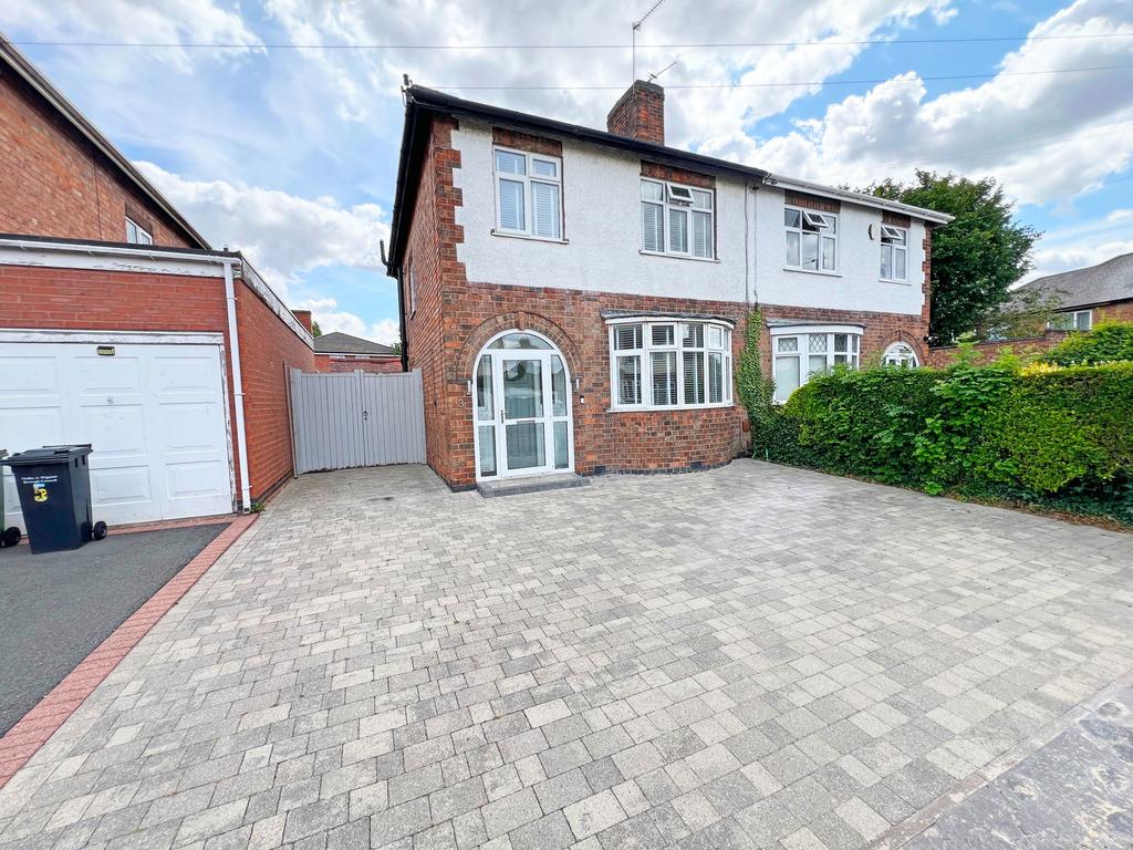 Willow Park Drive, Wigston, LE18 1EB 3 bed semi-detached house - £320,000