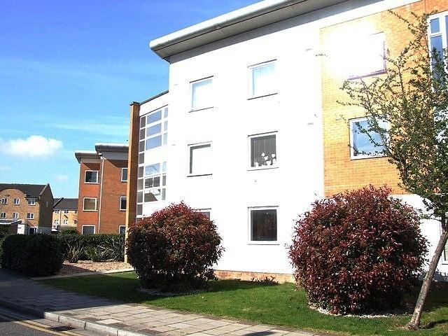Fishguard Way, E16 2 bed apartment to rent - £1,192 pcm (£275 pw)