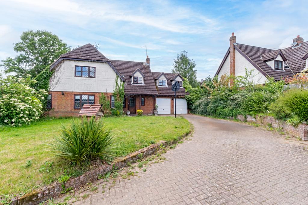 Hall Road, Bishop's Stortford CM22 4 bed detached house - £700,000