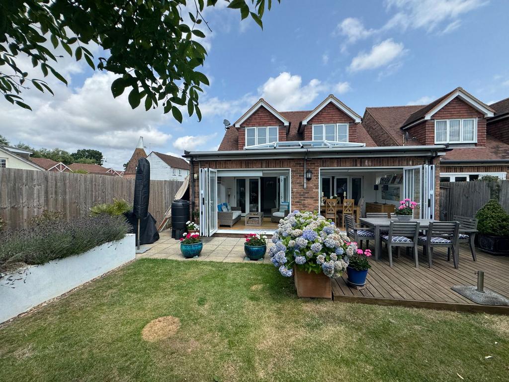 Staplehurst, Kent 3 bed detached house for sale - £585,000