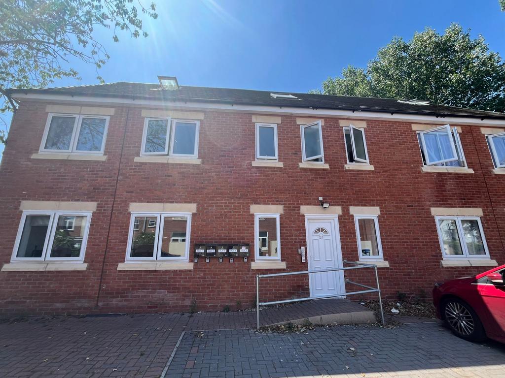The Barracks, Barwell 2 bed flat for sale - £150,000