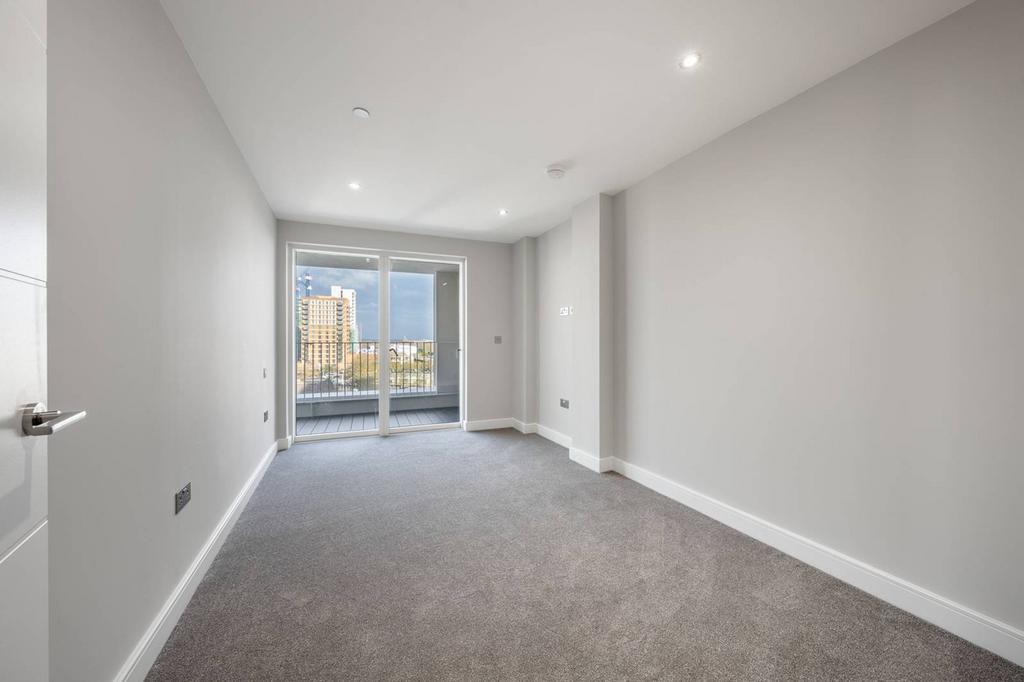 Junction Court, Watford, WD17 2 bed flat - £385,000