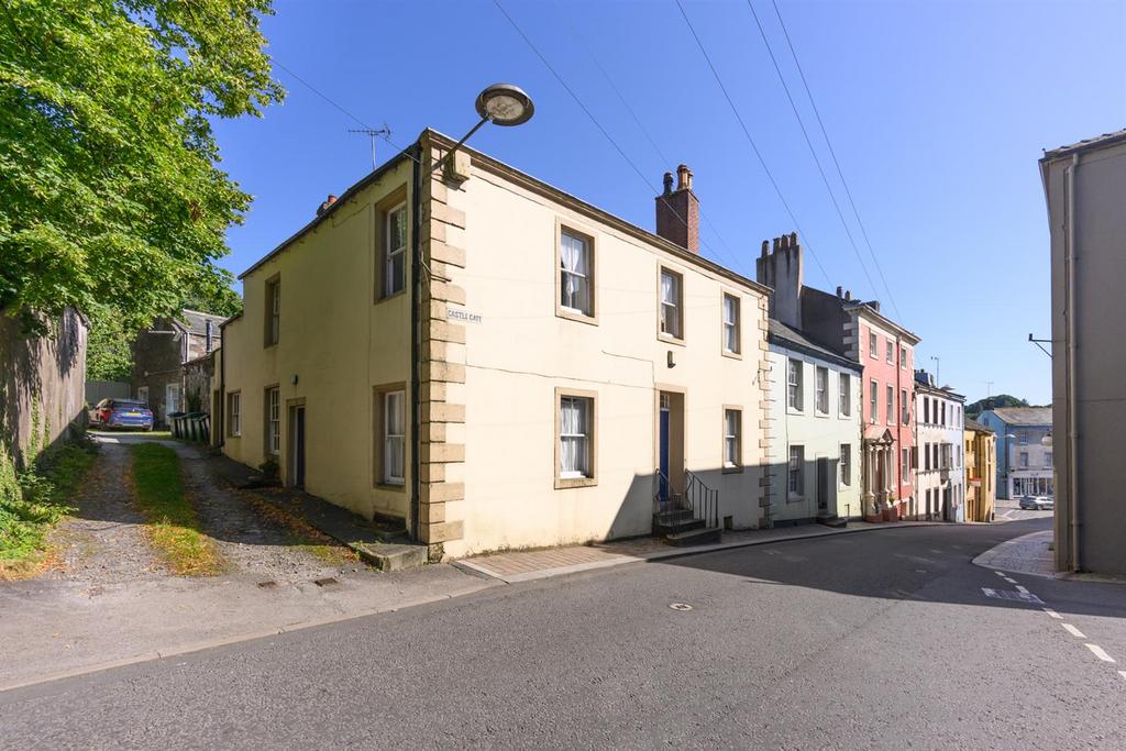 Castlegate, Cockermouth CA13 4 bed end of terrace house for sale - £285,000