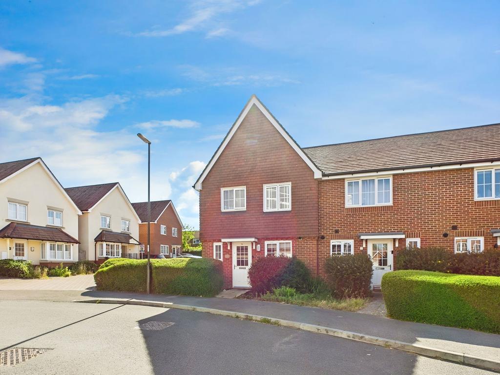 Roman Lane, Horsham RH13 3 bed end of terrace house for sale - £400,000