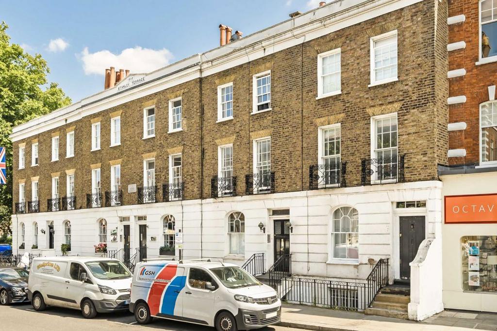 Kings Road, London SW3 2 bed flat - £2,600 pcm (£600 pw)