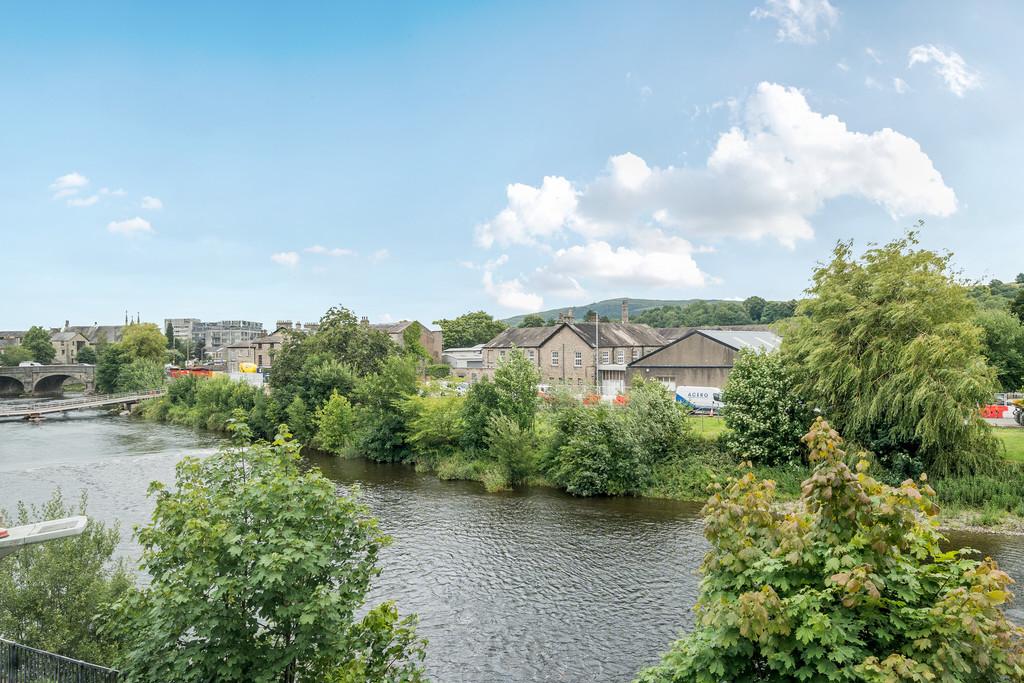 67 Waterside, Kendal, Cumbria, LA9 4EX 3 bed ground floor maisonette ...