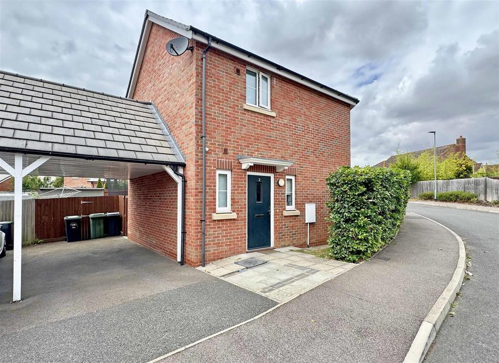 Priory Close, Flitch Green, Dunmow 3 bed link detached house - £350,000