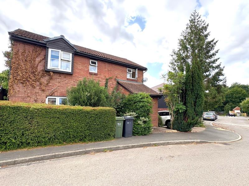 Jasons Drive, Guildford GU4 3 bed terraced house - £2,000 pcm (£462 pw)