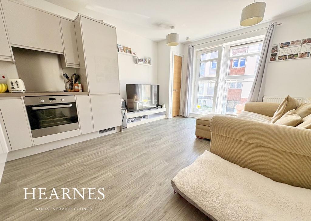 Adams Close, Hamworthy, Poole, BH15 2 bed flat for sale - £220,000