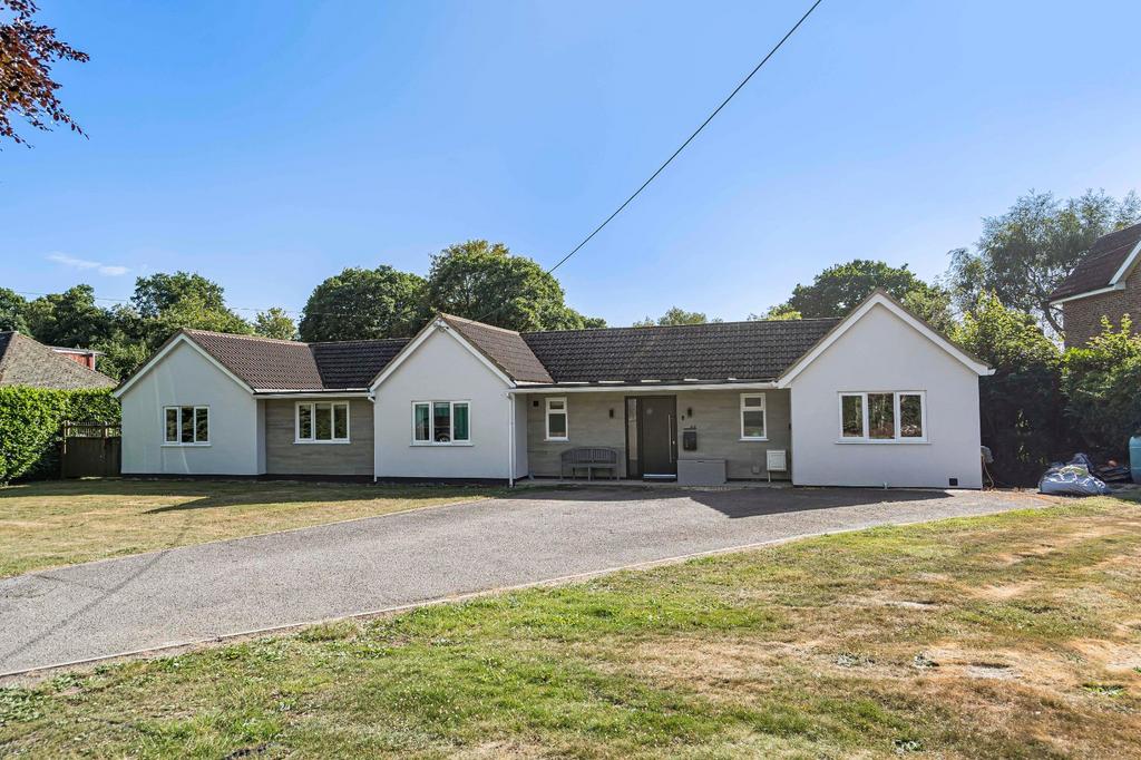 Telegraph Lane, Four Marks, Alton... 5 bed bungalow for sale - £995,000