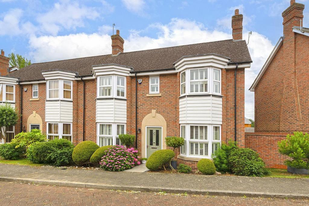 Atlas Close, Kings Hill, ME19 4PS 4 bed semi-detached house - £550,000