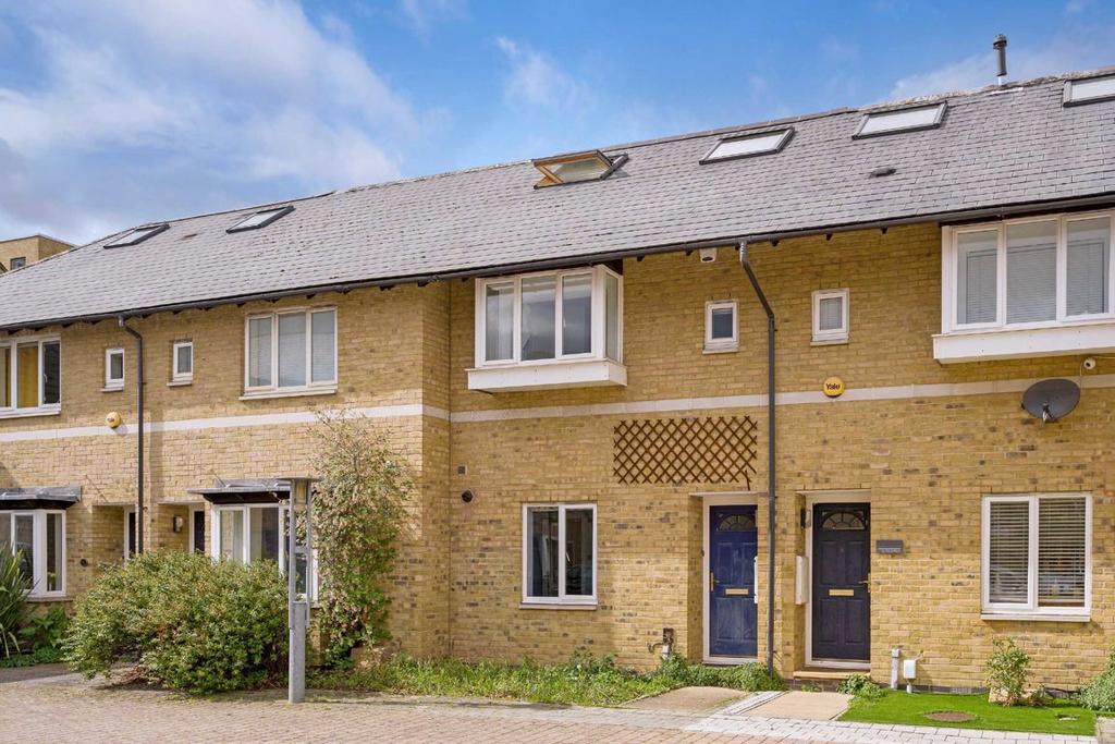 Da Gama Place, London E14 4 bed terraced house - £3,497 pcm (£807 pw)