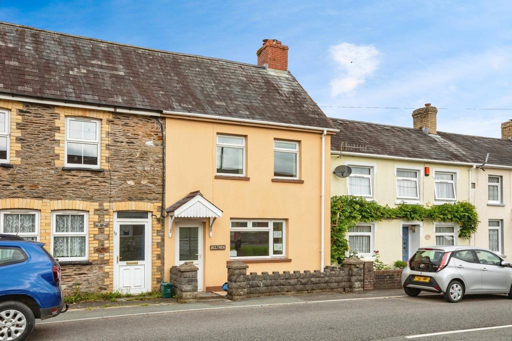 Davies Street, Pencader SA39 2 bed terraced house - £105,000