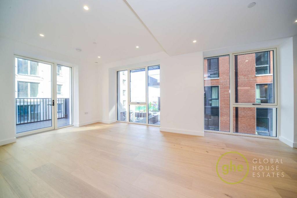 20 Parkview Avenue, Brent Cross, London 2 bed flat to rent - £2,500 pcm ...