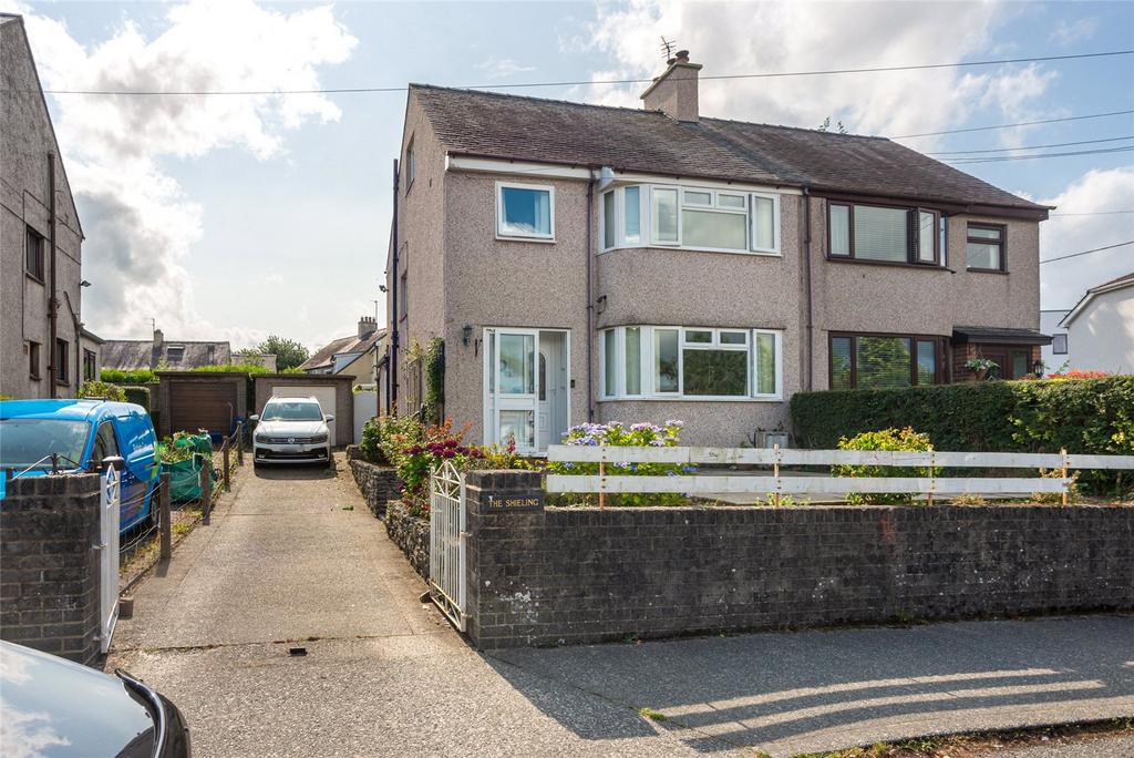 Penrhosgarnedd, Bangor, Gwynedd, LL57 3 bed semi-detached house - £287,500