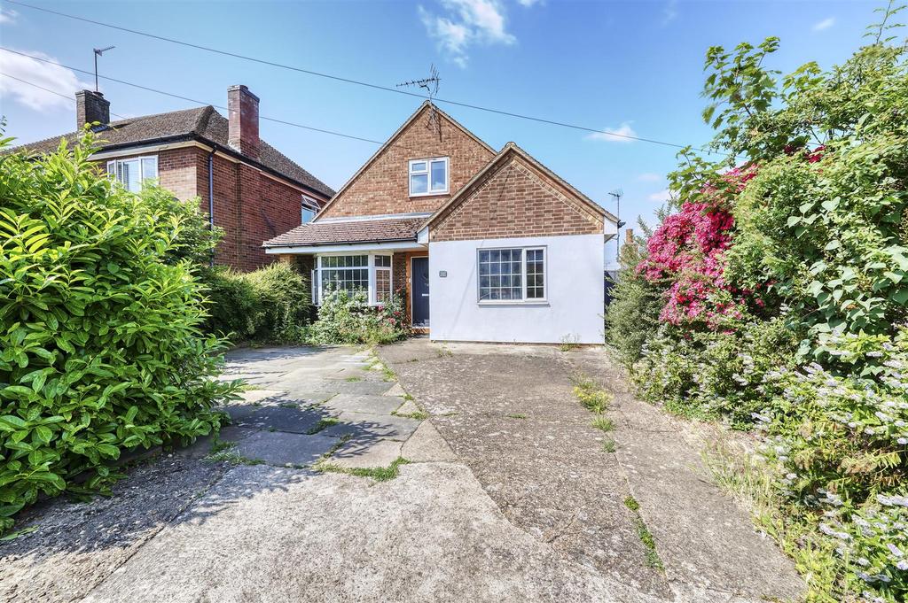 Hall Avenue, Rushden 4 bed detached house - £240,000