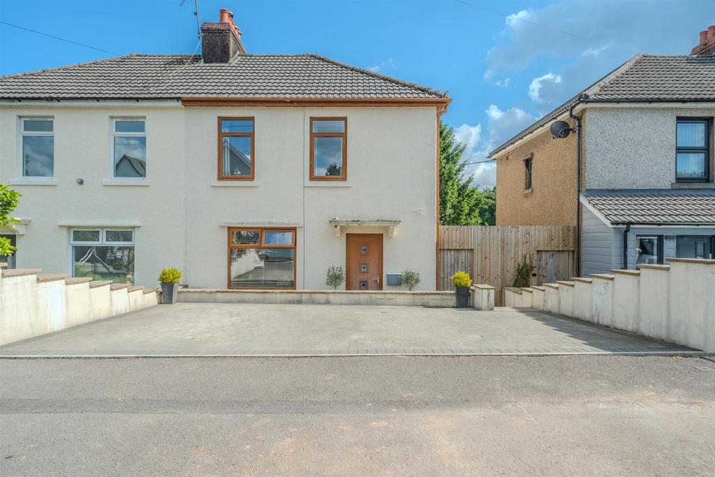 Parc Avenue, Cwmbran NP44 3 bed semi-detached house for sale - £290,000