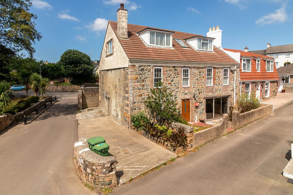 La Ruette De Patier, St. Saviour... 5 bed semi-detached house - £800,000