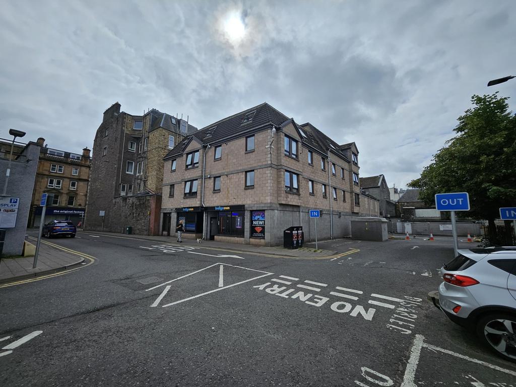 9 Loretto House Scott Street Perth... 2 bed flat - £680 pcm (£157 pw)