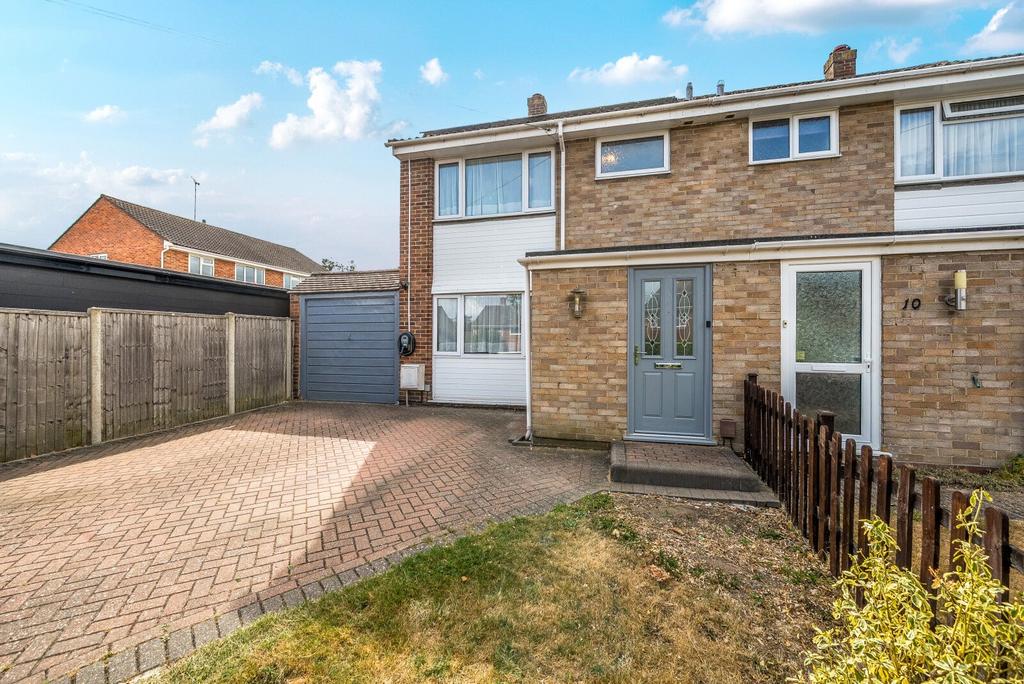 Milton Road, Addlestone, KT15 3 bed semi-detached house for sale - £475,000