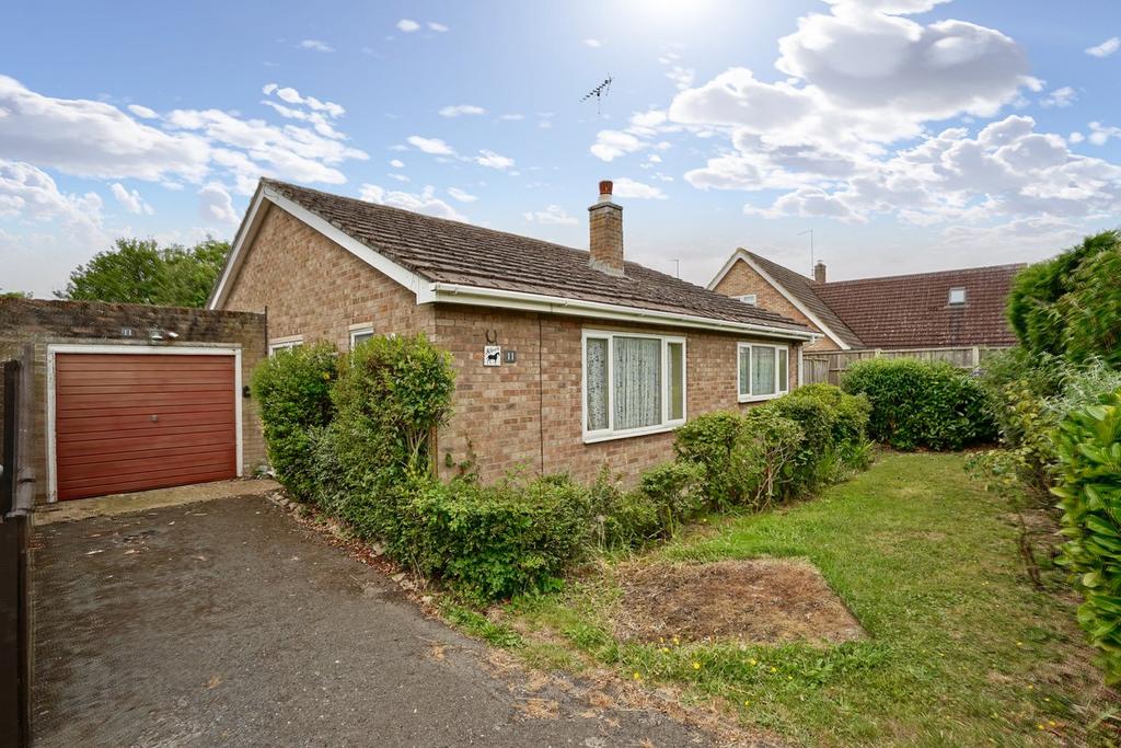 Squires Close, Somersham, Huntingdon... 2 bed bungalow for sale - £265,000
