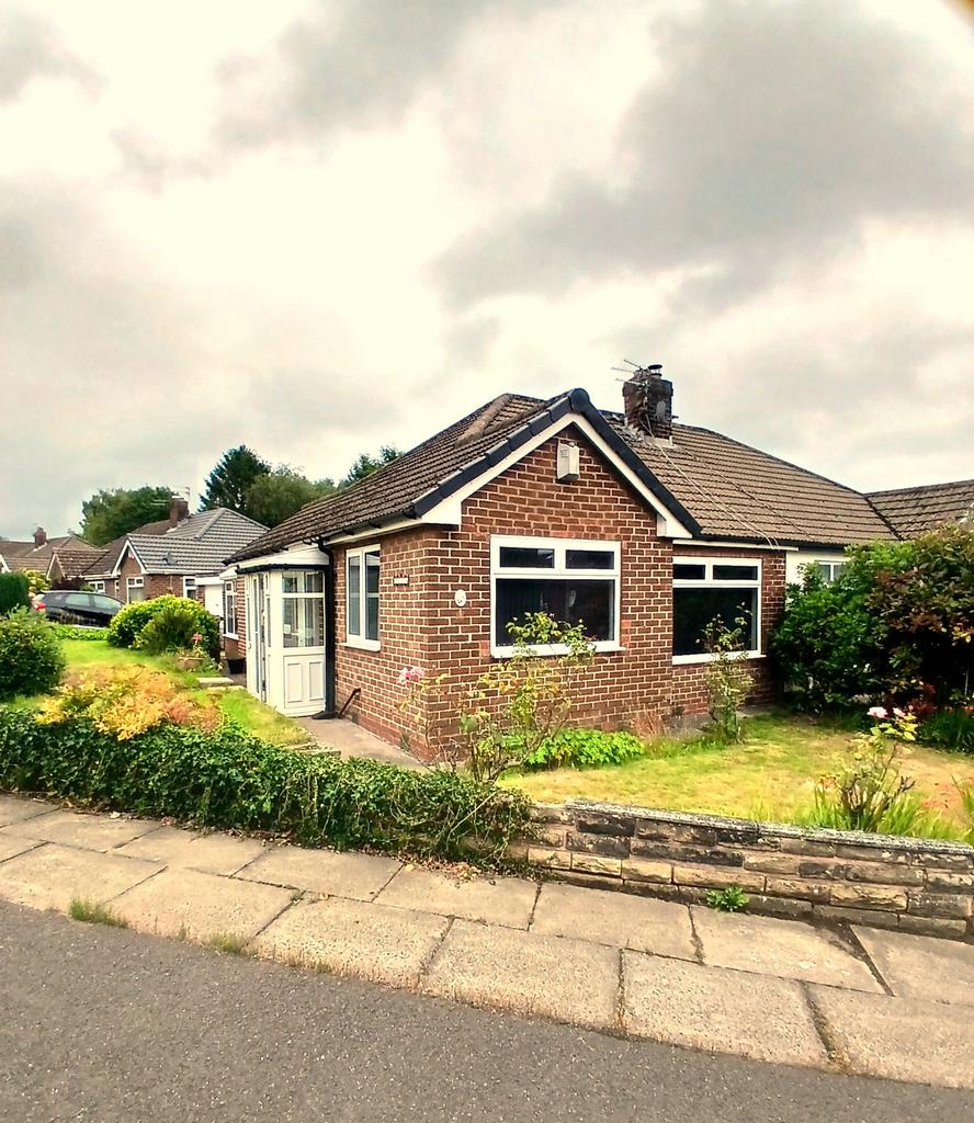 High Bank Road, Bury, BL9 9TN 2 bed semi-detached bungalow - £250,000