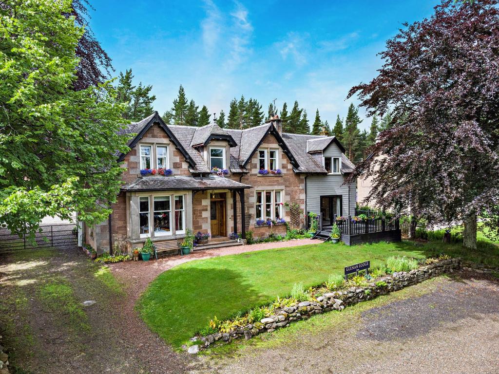 Inverness IV13 9 bed detached house for sale - £525,000