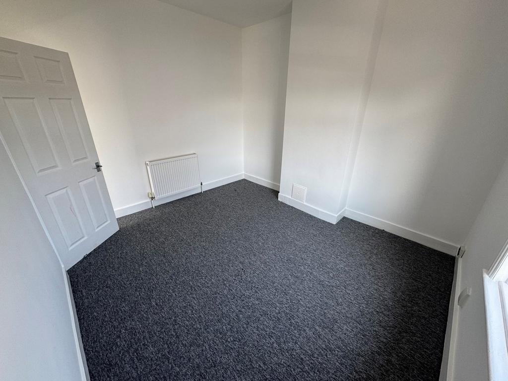 Holdenhurst Road, Bournemouth, BH8 3 bed flat - £1,350 pcm (£312 pw)