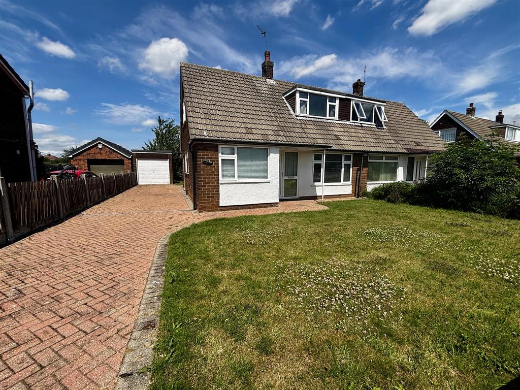 Grange Avenue, Garforth, Leeds 3 bed semi-detached bungalow - £235,000