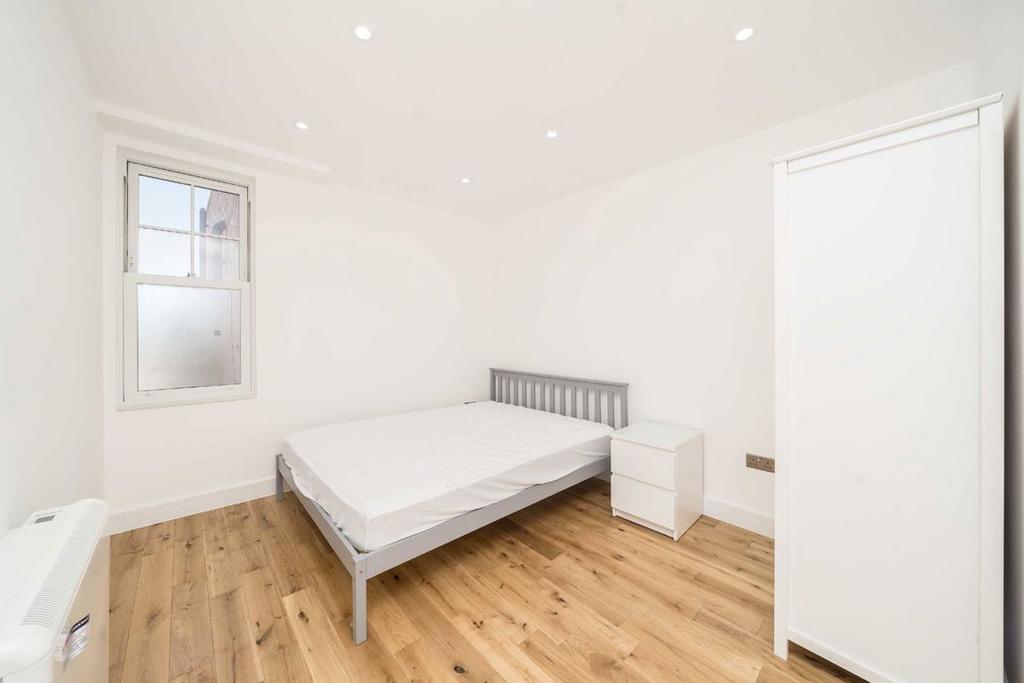 Haydons Road, London SW19 1 bed flat to rent - £1,800 pcm (£415 pw)