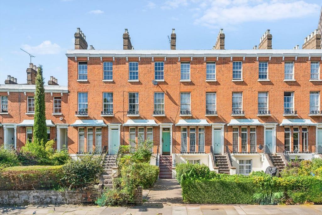 Clifton Crescent, London SE15 2 bed flat to rent - £2,000 pcm (£462 pw)