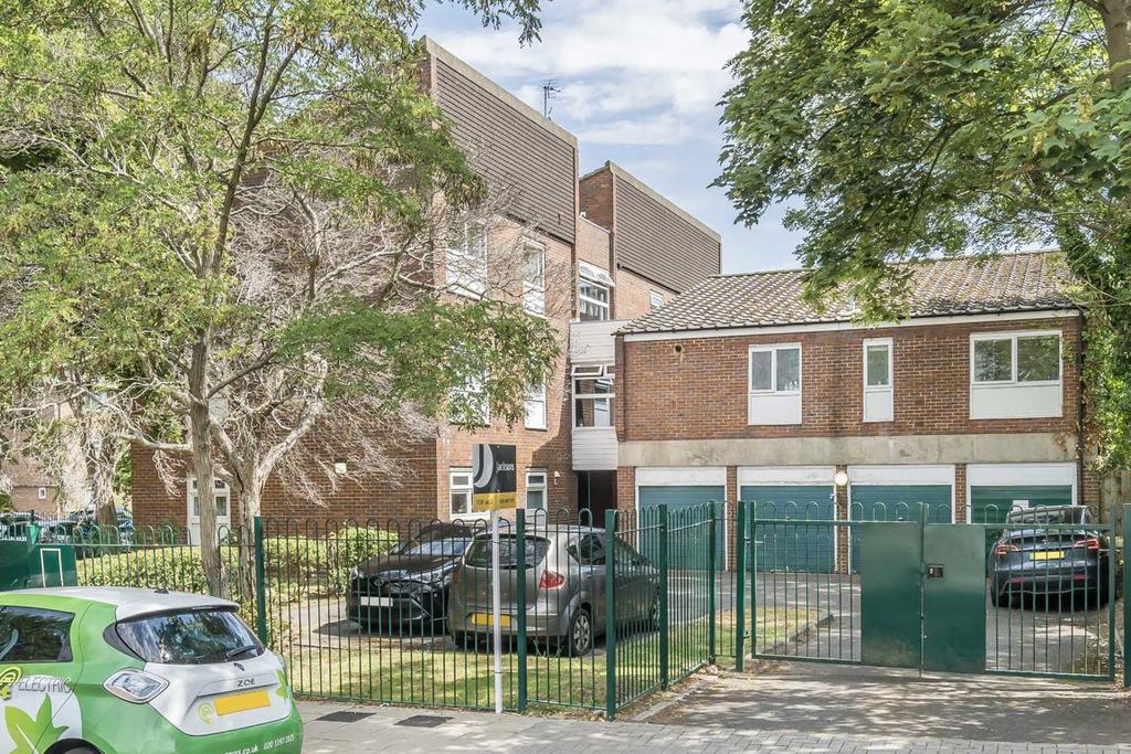 Hopton Road, London SW16 2 bed flat for sale - £375,000