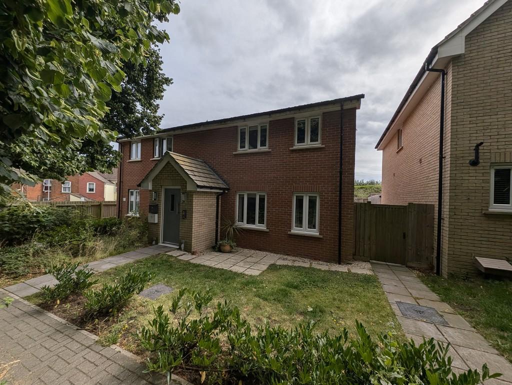 Carr Avenue, Leiston 1 bed flat - £700 pcm (£162 pw)