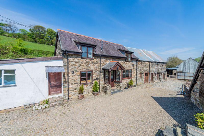 Tregeiriog, Glyn Ceiriog, Llangollen 2 bed barn conversion for sale - £ ...