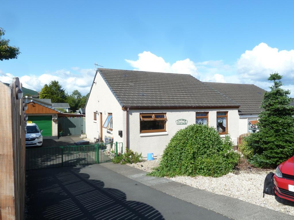 1 Cammesreinach Crescent, Hunters... 2 bed semi-detached bungalow - £ ...