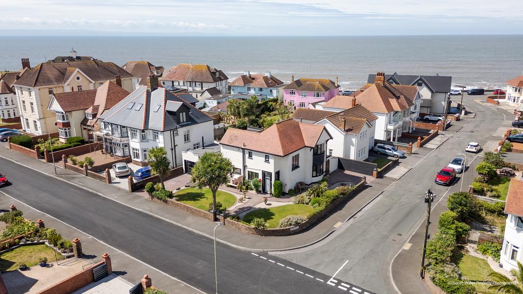 LOUGHER GARDENS, PORTHCAWL, CF36 3BJ 3 bed detached house for sale - £ ...
