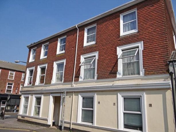 Dews Road, SALISBURY, Wiltshire, SP2 2 bed terraced house - £800 pcm (£185 pw)