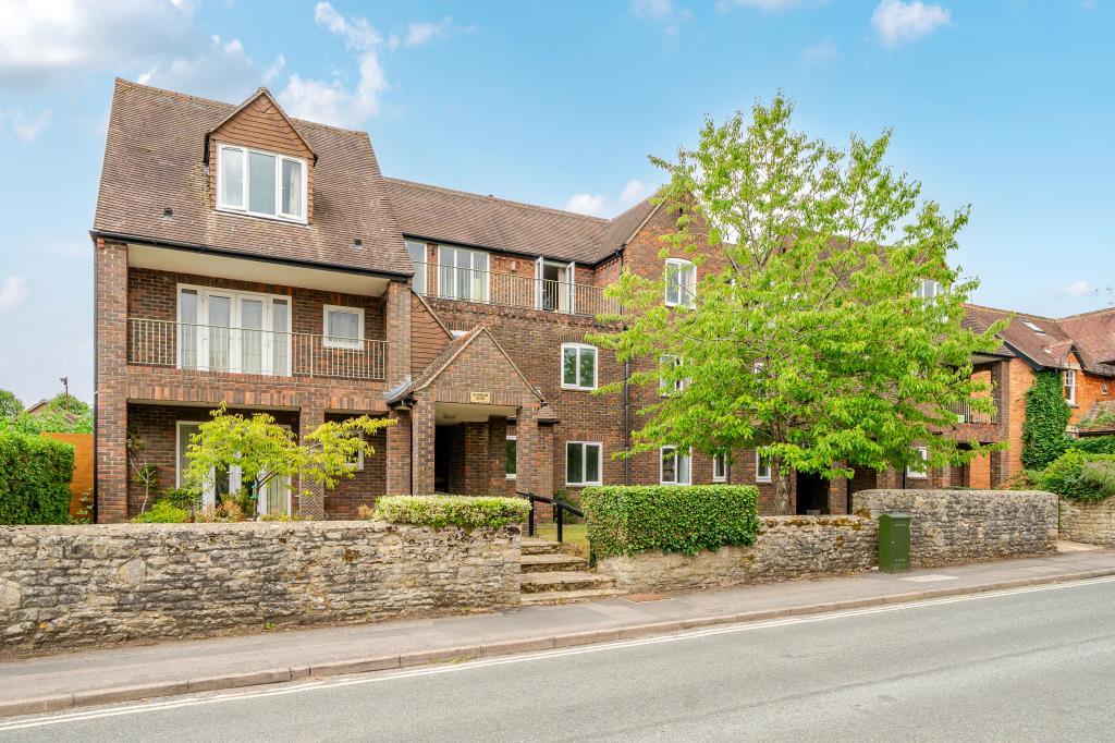 Woodstock, Oxfordshire, OX20 3 bed flat - £400,000